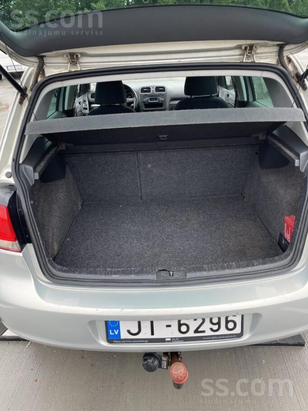 Grey Volkswagen Golf 2012 in Ogre, with an engine capacity of 1.60 L and mileage of 208 thousand km for 2800 €, photo 7 on AUTOMOTO.COM.LV
