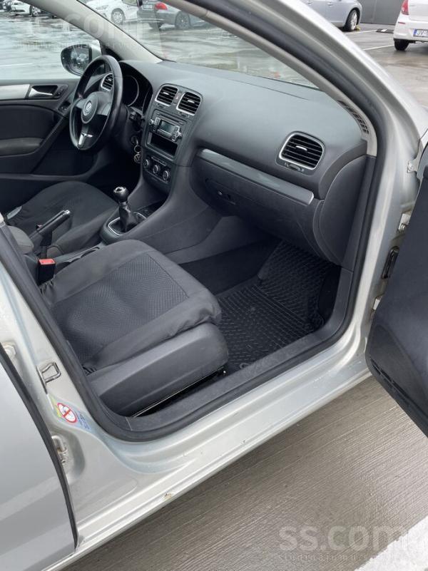 Grey Volkswagen Golf 2012 in Ogre, with an engine capacity of 1.60 L and mileage of 208 thousand km for 2800 €, photo 10 on AUTOMOTO.COM.LV