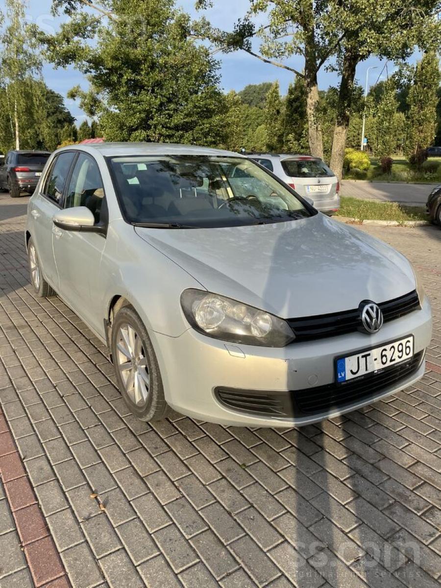 Pelēks Volkswagen Golf 2012 Ogre, ar dzinēja tilpumu 1.60 L un nobraukumu 208 tūkst. km par 2100 €, foto 1 vietnē AUTOMOTO.COM.LV
