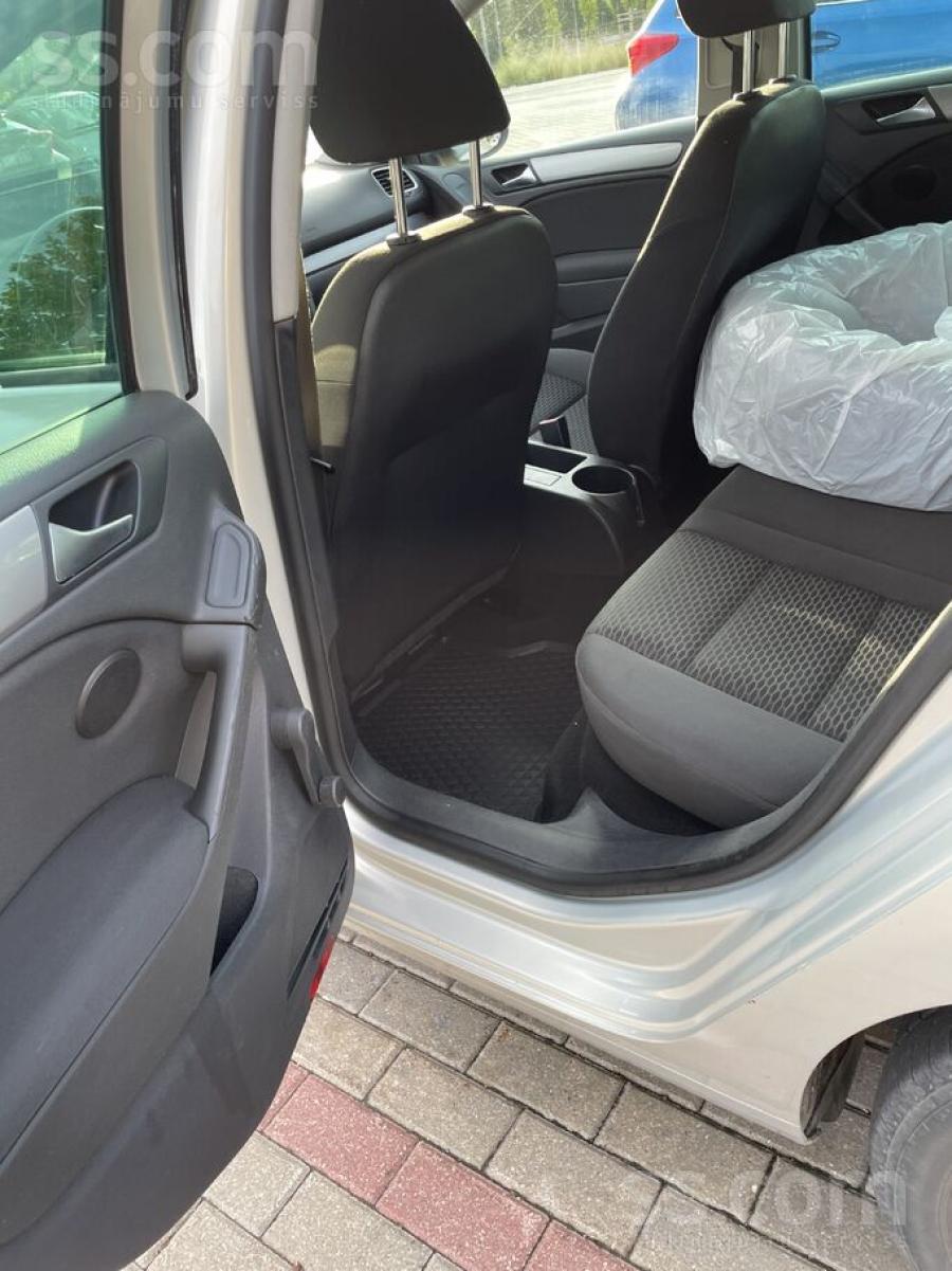 Pelēks Volkswagen Golf 2012 Ogre, ar dzinēja tilpumu 1.60 L un nobraukumu 208 tūkst. km par 2100 €, foto 8 vietnē AUTOMOTO.COM.LV