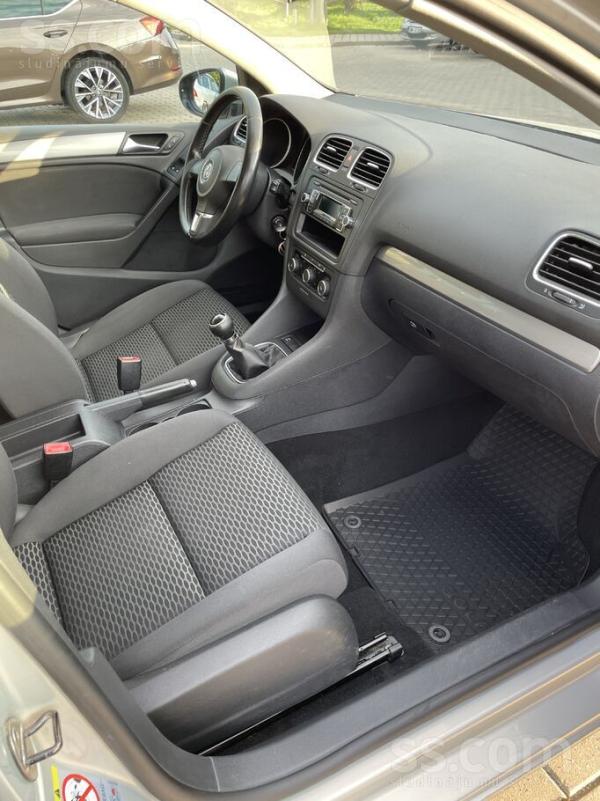 Pelēks Volkswagen Golf 2012 Ogre, ar dzinēja tilpumu 1.60 L un nobraukumu 208 tūkst. km par 2100 €, foto 10 vietnē AUTOMOTO.COM.LV