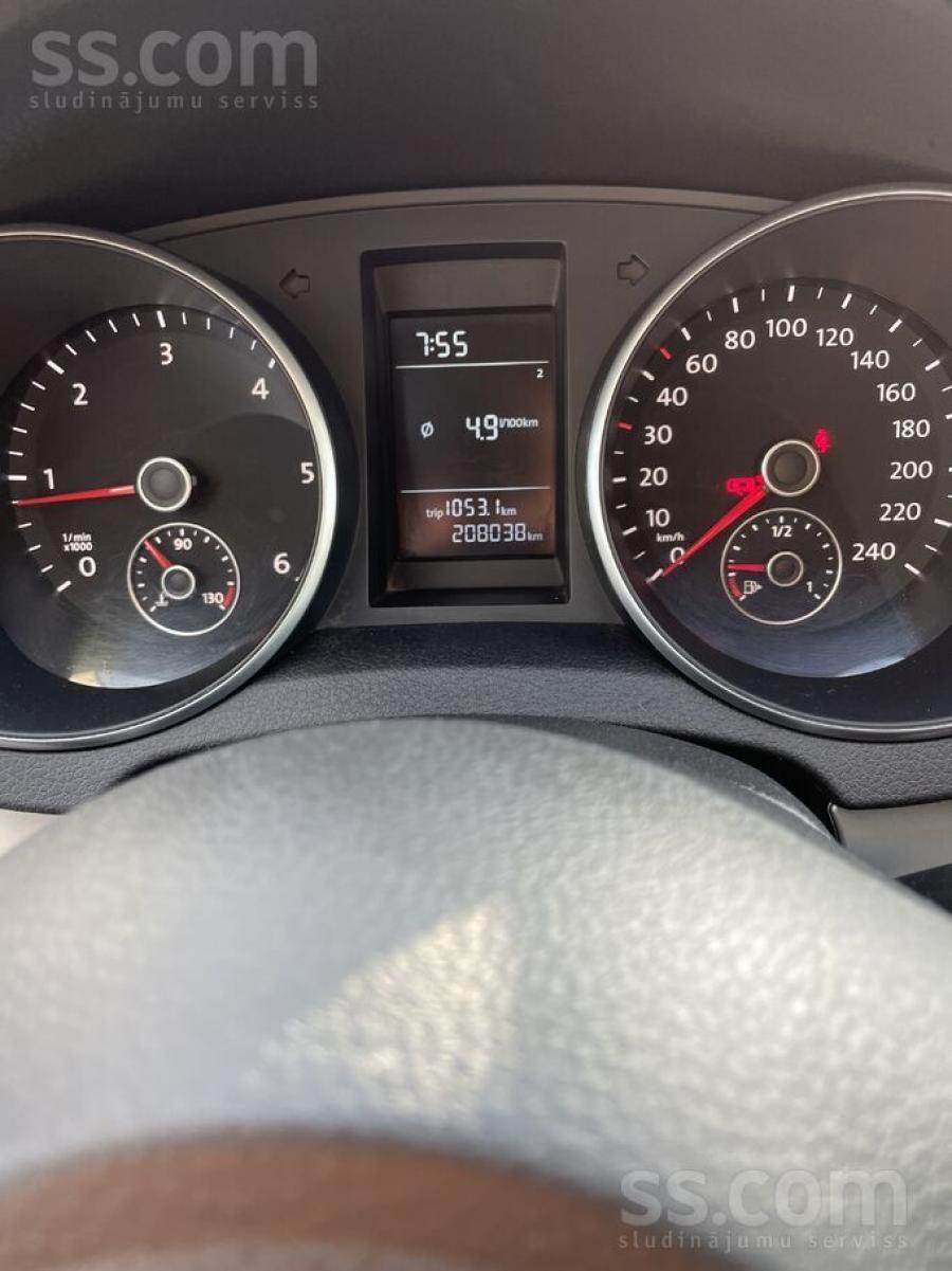 Pelēks Volkswagen Golf 2012 Ogre, ar dzinēja tilpumu 1.60 L un nobraukumu 208 tūkst. km par 2100 €, foto 13 vietnē AUTOMOTO.COM.LV