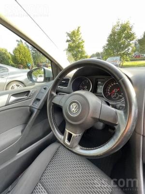 Pelēks Volkswagen Golf 2012 Ogre, ar dzinēja tilpumu 1.60 L un nobraukumu 208 tūkst. km par 2100 €, foto 14 vietnē AUTOMOTO.COM.LV