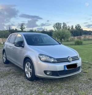 Grey Volkswagen Golf 2012 in Klaipeda, with an engine capacity of 1.60 L and mileage of 261 thousand km for 3900 €, photo 1 on AUTOMOTO.COM.LV