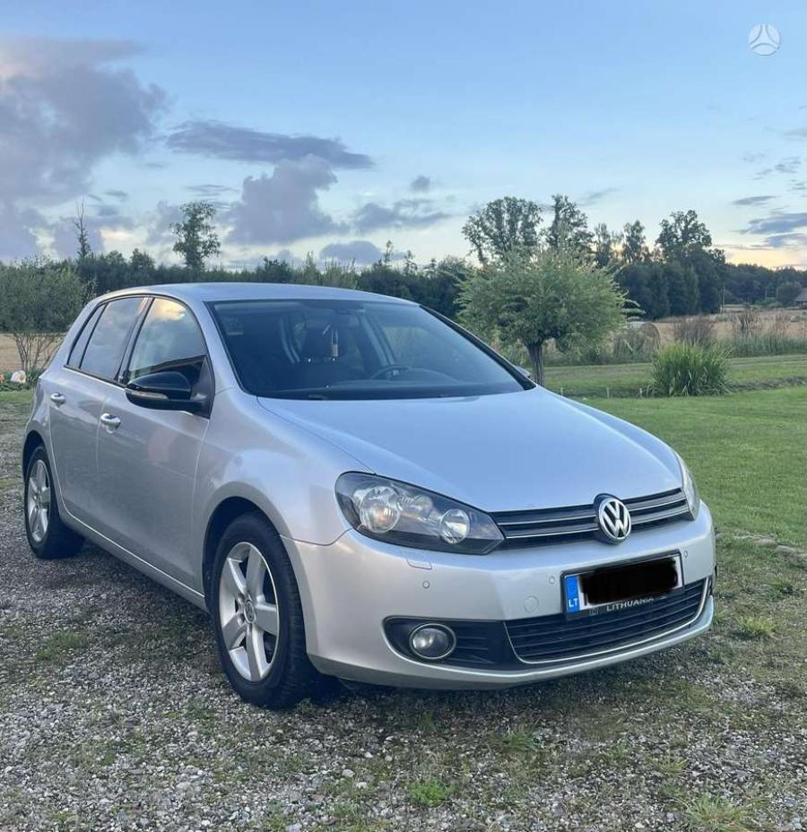 Grey Volkswagen Golf 2012 in Klaipeda, with an engine capacity of 1.60 L and mileage of 261 thousand km for 3900 €, photo 1 on AUTOMOTO.COM.LV