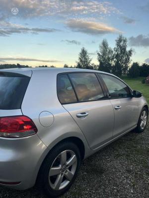 Grey Volkswagen Golf 2012 in Klaipeda, with an engine capacity of 1.60 L and mileage of 261 thousand km for 3900 €, photo 15 on AUTOMOTO.COM.LV