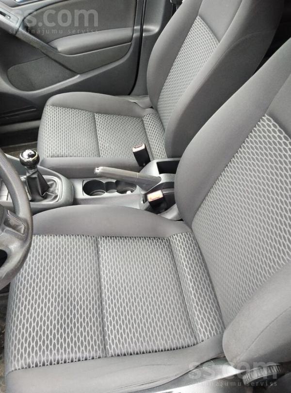 Grey Volkswagen Golf 2012 in Riga, with an engine capacity of 1.40 L and mileage of 310 thousand km for 1580 €, photo 9 on AUTOMOTO.COM.LV