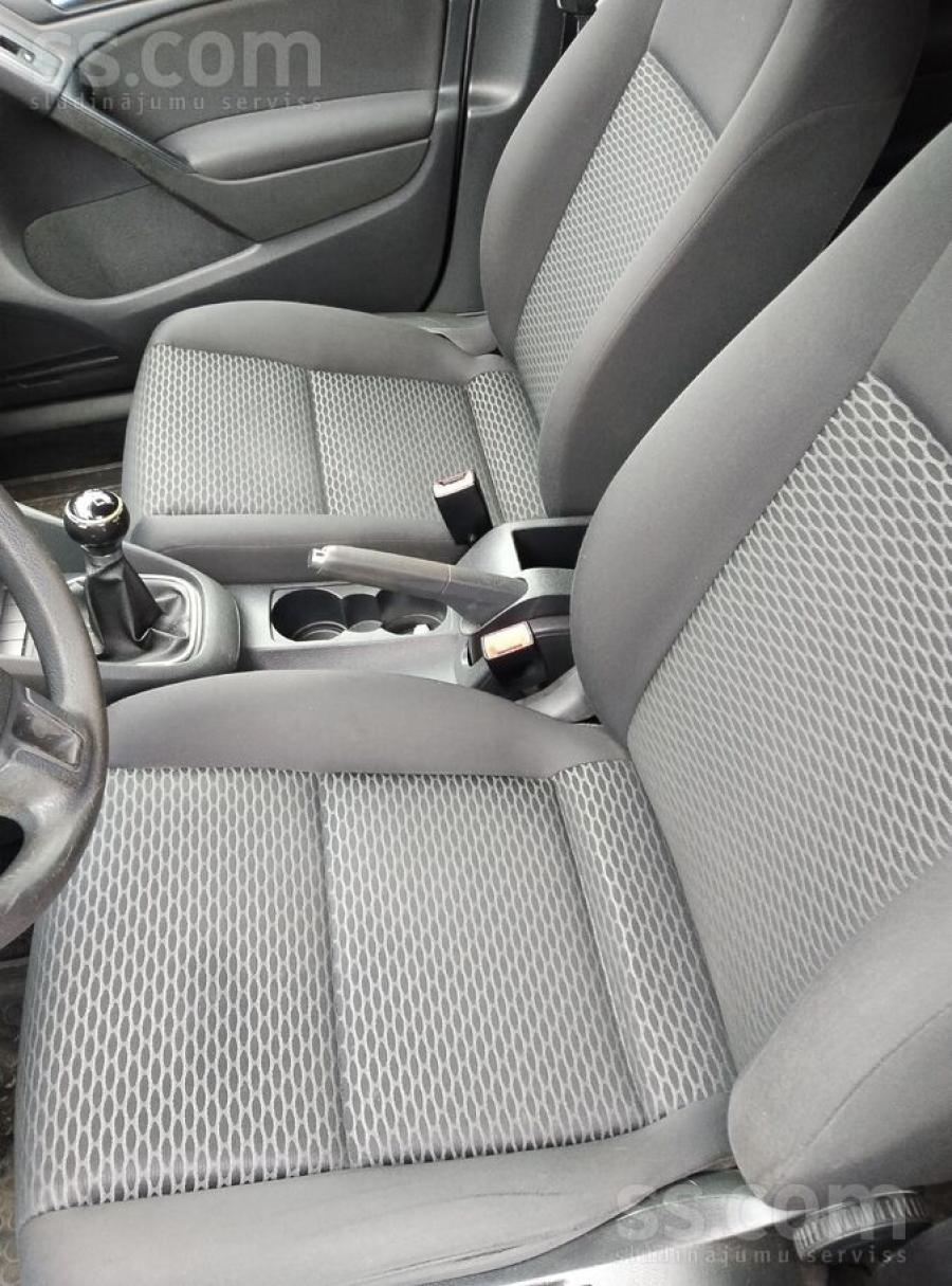 Pelēks Volkswagen Golf 2012 Rīga, ar dzinēja tilpumu 1.40 L un nobraukumu 310 tūkst. km par 1580 €, foto 9 vietnē AUTOMOTO.COM.LV