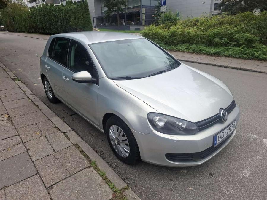 Grey Volkswagen Golf 2012 in Vilnius, with an engine capacity of 1.39 L and mileage of 194 thousand km for 2600 €, photo 4 on AUTOMOTO.COM.LV