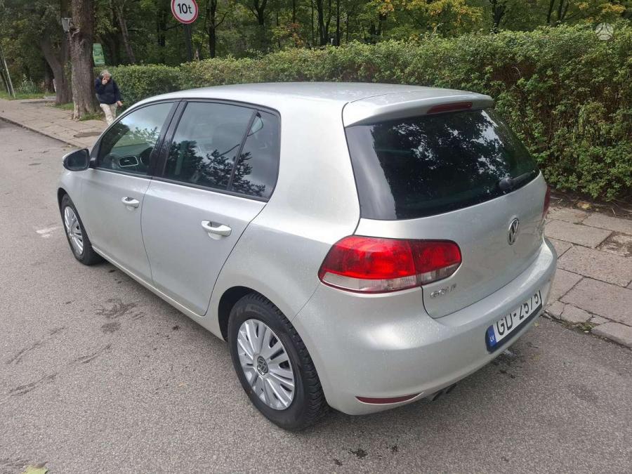 Grey Volkswagen Golf 2012 in Vilnius, with an engine capacity of 1.39 L and mileage of 194 thousand km for 2600 €, photo 8 on AUTOMOTO.COM.LV