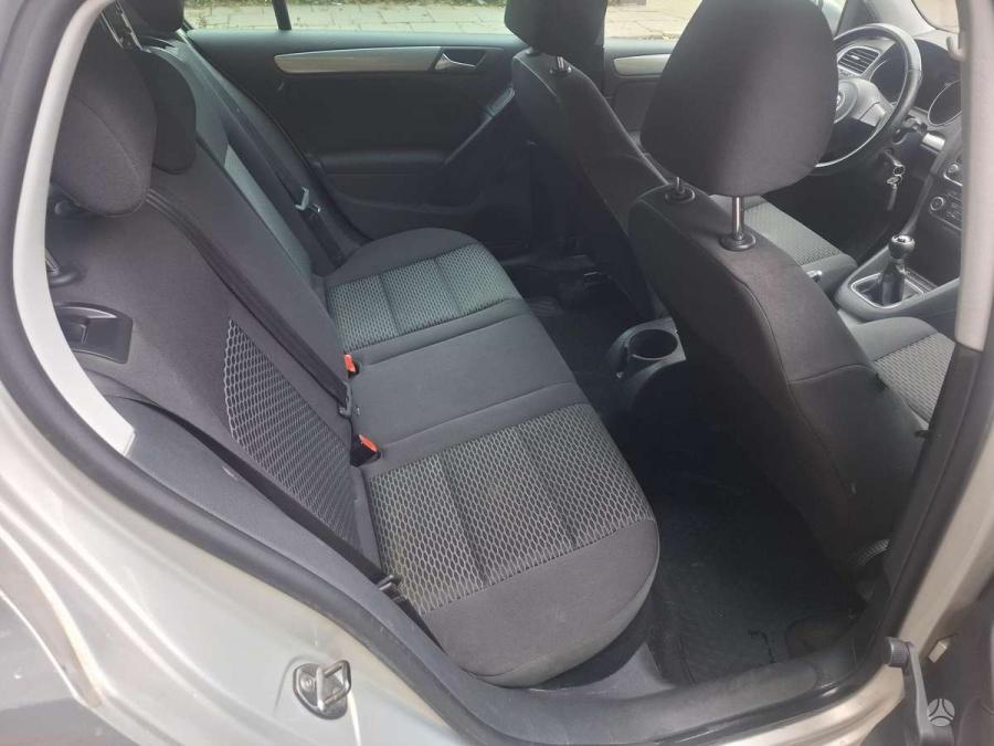 Grey Volkswagen Golf 2012 in Vilnius, with an engine capacity of 1.39 L and mileage of 194 thousand km for 2600 €, photo 11 on AUTOMOTO.COM.LV