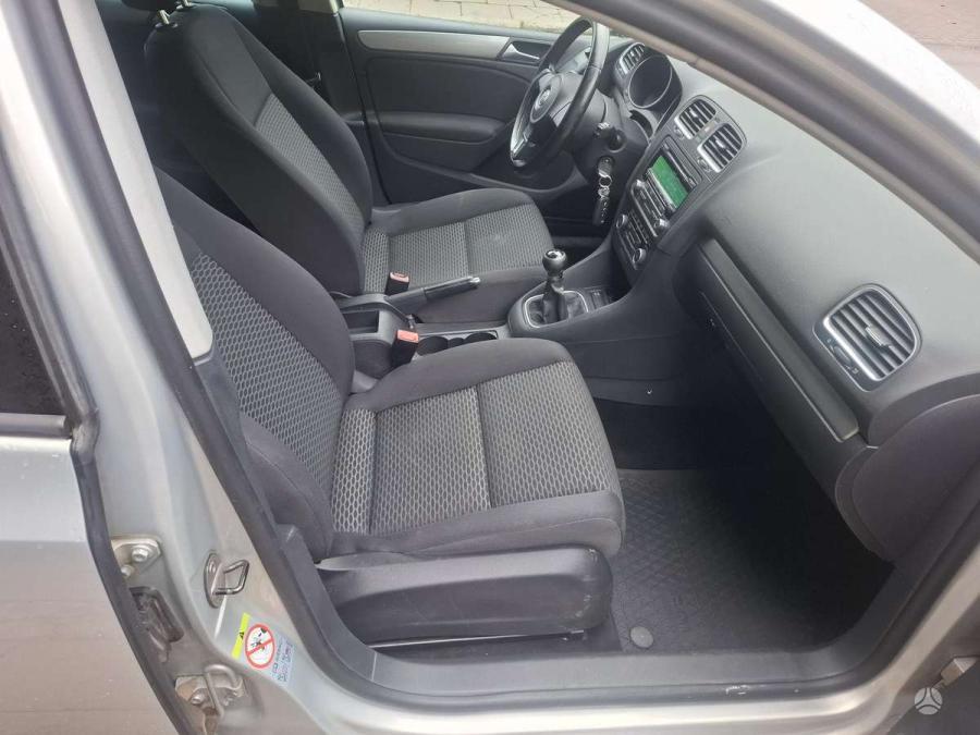 Grey Volkswagen Golf 2012 in Vilnius, with an engine capacity of 1.39 L and mileage of 194 thousand km for 2600 €, photo 12 on AUTOMOTO.COM.LV
