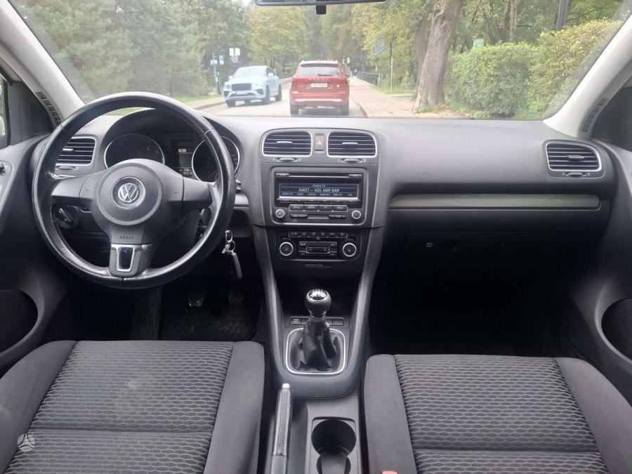 Grey Volkswagen Golf 2012 in Vilnius, with an engine capacity of 1.39 L and mileage of 194 thousand km for 2600 €, photo 13 on AUTOMOTO.COM.LV