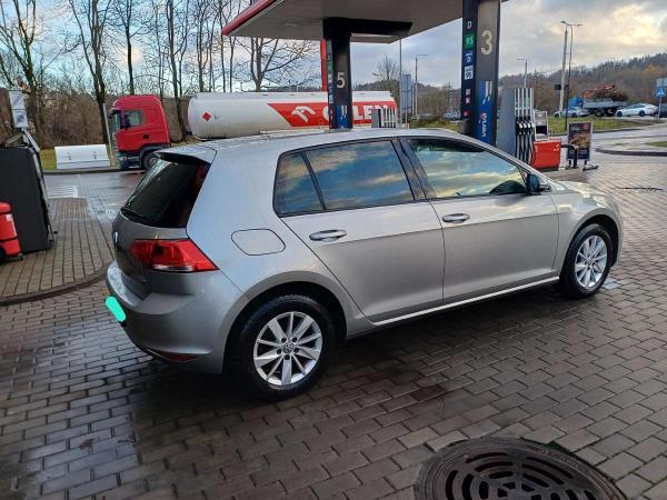 Pelēks Volkswagen Golf 2013 Viļņa, ar dzinēja tilpumu 1.20 L un nobraukumu 134 tūkst. km par 7300 €, foto 5 vietnē AUTOMOTO.COM.LV