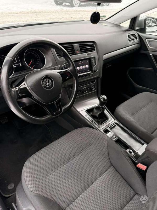 Grey Volkswagen Golf 2013 in Utena, with an engine capacity of 1.60 L and mileage of 290 thousand km for 6100 €, photo 5 on AUTOMOTO.COM.LV