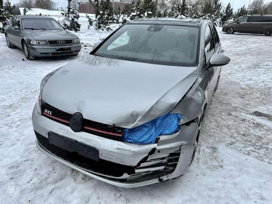 Grey Volkswagen Golf 2013 in Telschi, with an engine capacity of 1.98 L and mileage of 63 thousand km for 10900 €, photo 3 on AUTOMOTO.COM.LV