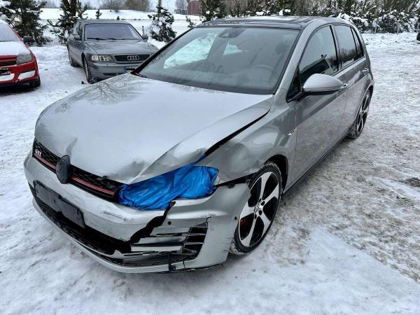 Grey Volkswagen Golf 2013 in Telschi, with an engine capacity of 1.98 L and mileage of 63 thousand km for 10900 €, photo 4 on AUTOMOTO.COM.LV