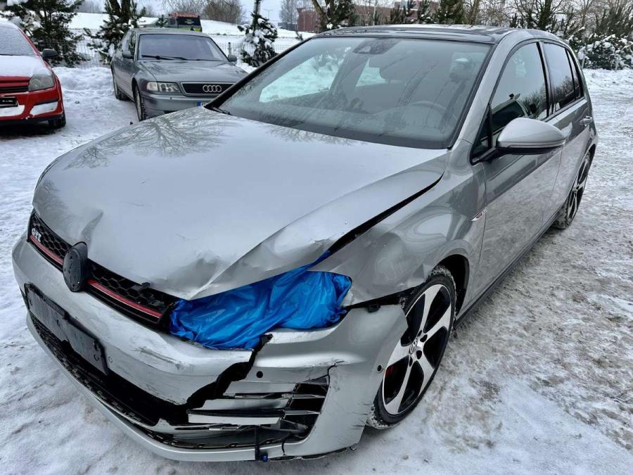 Grey Volkswagen Golf 2013 in Telschi, with an engine capacity of 1.98 L and mileage of 63 thousand km for 10900 €, photo 5 on AUTOMOTO.COM.LV