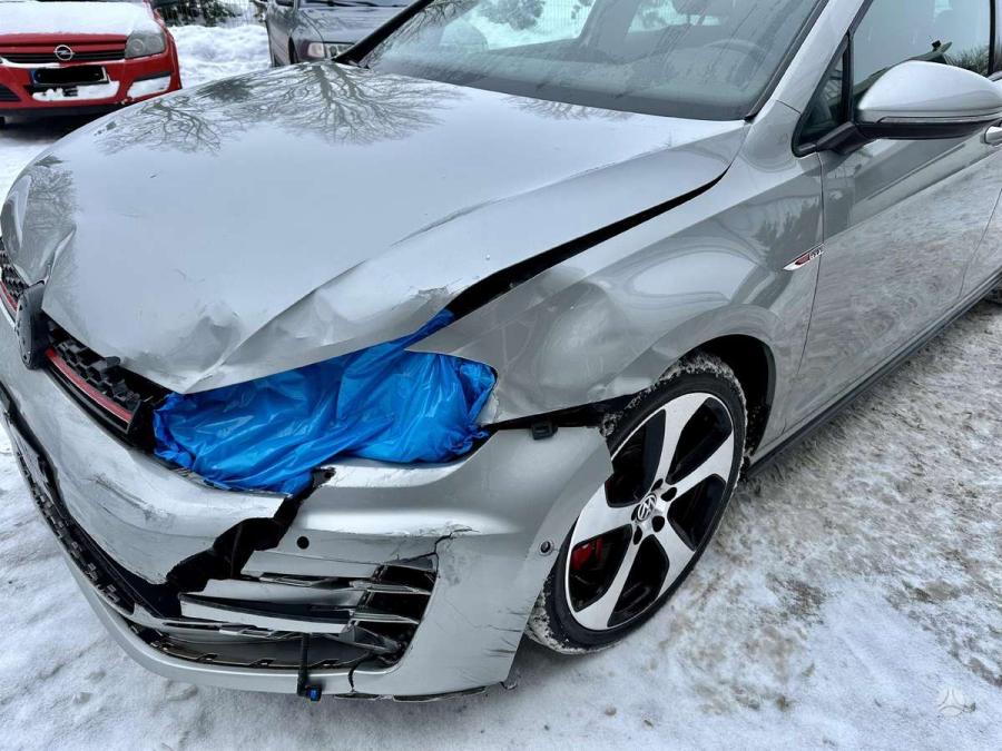 Grey Volkswagen Golf 2013 in Telschi, with an engine capacity of 1.98 L and mileage of 63 thousand km for 10900 €, photo 6 on AUTOMOTO.COM.LV