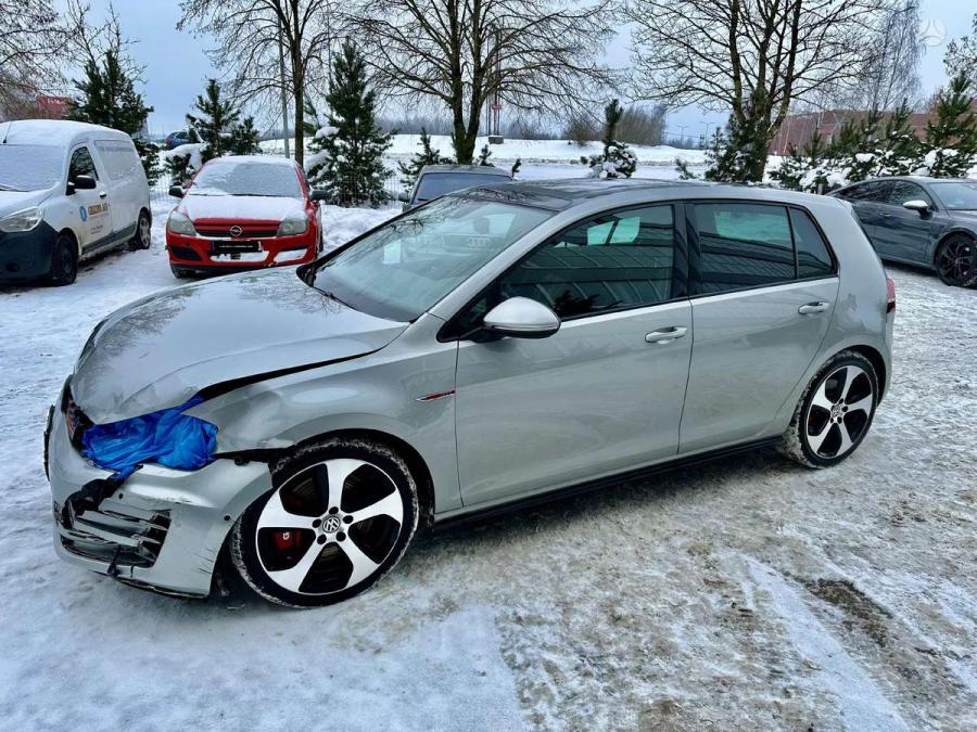 Grey Volkswagen Golf 2013 in Telschi, with an engine capacity of 1.98 L and mileage of 63 thousand km for 10900 €, photo 7 on AUTOMOTO.COM.LV