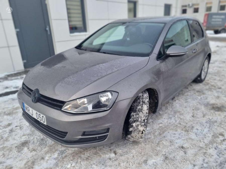 Grey Volkswagen Golf 2013 in Kaunas, with an engine capacity of 1.20 L and mileage of 225 thousand km for 3999 €, photo 1 on AUTOMOTO.COM.LV