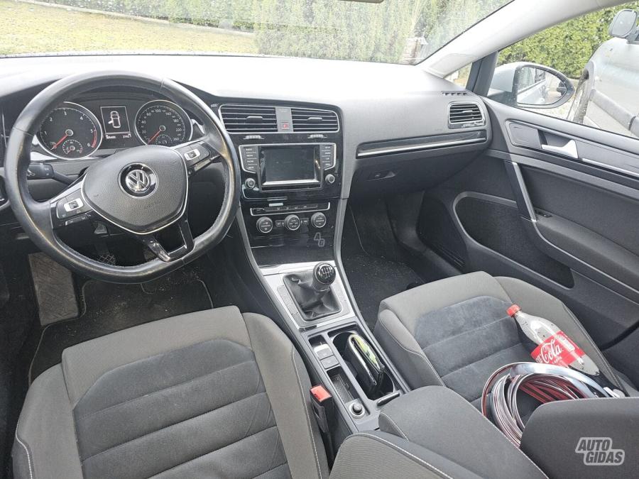Grey Volkswagen Golf 2013 in Kaunas, with an engine capacity of 1.60 L and mileage of 281 thousand km for 5550 €, photo 25 on AUTOMOTO.COM.LV