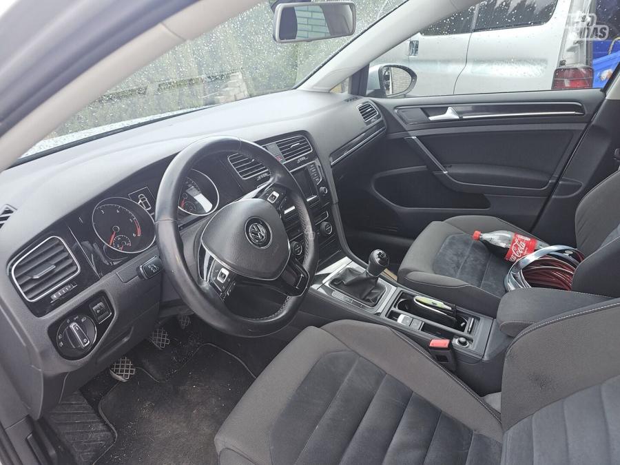 Grey Volkswagen Golf 2013 in Kaunas, with an engine capacity of 1.60 L and mileage of 281 thousand km for 5550 €, photo 26 on AUTOMOTO.COM.LV
