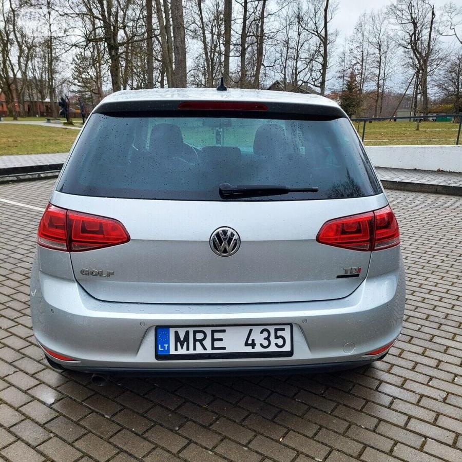 Grey Volkswagen Golf 2013 in Jurbarkas, with an engine capacity of 1.60 L and mileage of 210 thousand km for 6600 €, photo 8 on AUTOMOTO.COM.LV