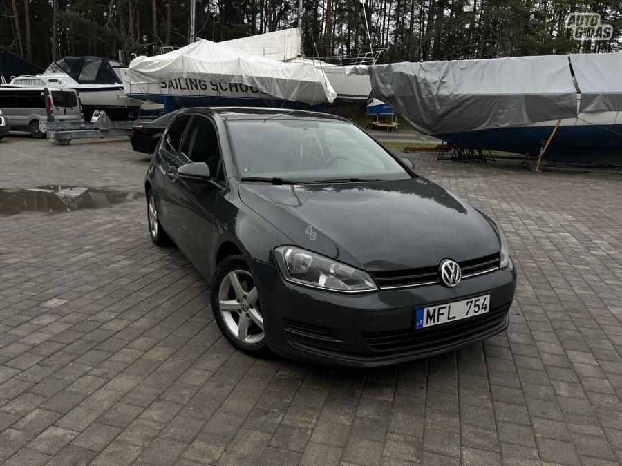 Grey Volkswagen Golf 2013 in Kaunas, with an engine capacity of 1.60 L and mileage of 447 thousand km for 4700 €, photo 1 on AUTOMOTO.COM.LV