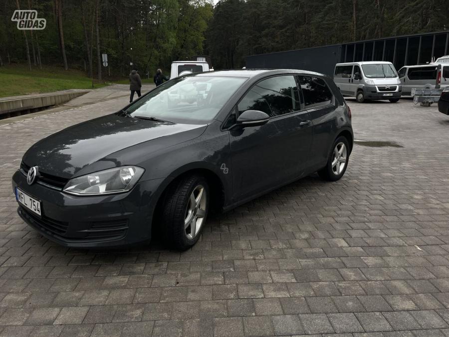 Grey Volkswagen Golf 2013 in Kaunas, with an engine capacity of 1.60 L and mileage of 447 thousand km for 4400 €, photo 4 on AUTOMOTO.COM.LV