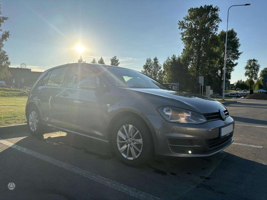 Grey Volkswagen Golf 2013 in Vilnius, with an engine capacity of 1.60 L and mileage of 349 thousand km for 4500 €, photo 3 on AUTOMOTO.COM.LV