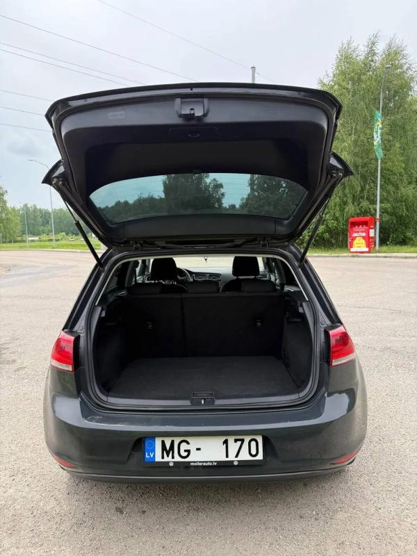 Grey Volkswagen Golf 2013 in Riga, with an engine capacity of 1.20 L and mileage of 318 thousand km for 4200 €, photo 7 on AUTOMOTO.COM.LV