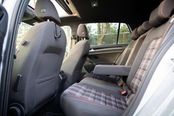 Grey Volkswagen Golf 2013 in Jurbarkas, with an engine capacity of 1.98 L and mileage of 111 thousand km for 14400 €, photo 9 on AUTOMOTO.COM.LV