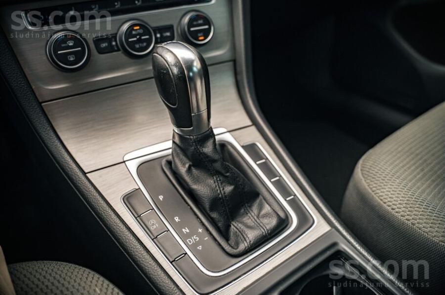 Pelēks Volkswagen Golf 2013 Rīga, ar dzinēja tilpumu 1.40 L un nobraukumu 294 tūkst. km par 4990 €, foto 9 vietnē AUTOMOTO.COM.LV