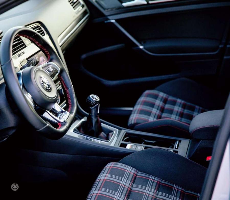 Grey Volkswagen Golf 2013 in Jurbarkas, with an engine capacity of 1.98 L and mileage of 111 thousand km for 11400 €, photo 5 on AUTOMOTO.COM.LV