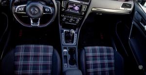 Grey Volkswagen Golf 2013 in Jurbarkas, with an engine capacity of 1.98 L and mileage of 111 thousand km for 11400 €, photo 14 on AUTOMOTO.COM.LV