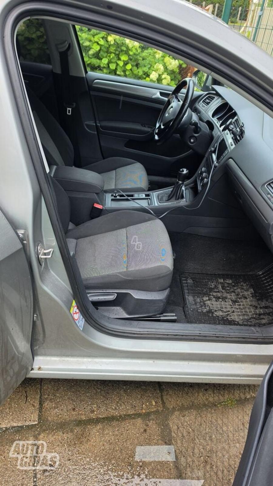 Grey Volkswagen Golf 2013 in Kaunas, with an engine capacity of 1.60 L and mileage of 268 thousand km for 4800 €, photo 7 on AUTOMOTO.COM.LV