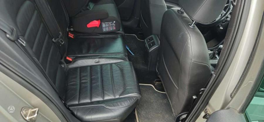 Pelēks Volkswagen Golf 2013 Viļņa, ar dzinēja tilpumu 1.40 L un nobraukumu 142 tūkst. km par 6800 €, foto 10 vietnē AUTOMOTO.COM.LV