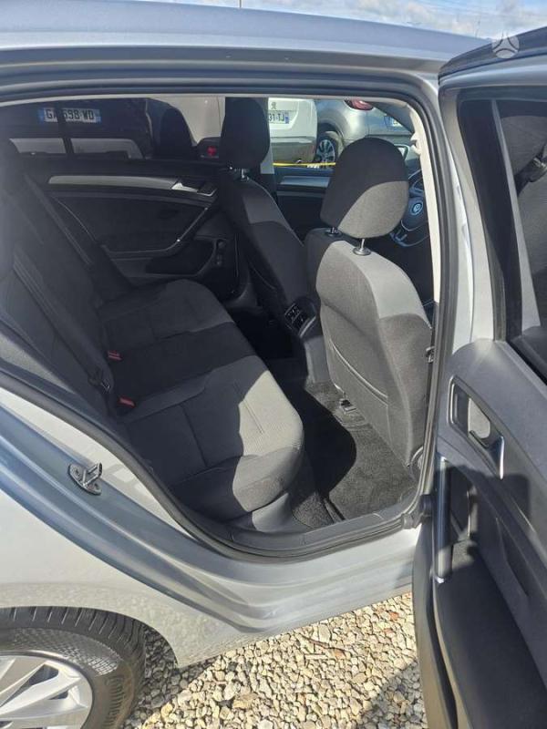 Grey Volkswagen Golf 2013 in Taurage, with an engine capacity of 1.60 L and mileage of 292 thousand km for 5450 €, photo 8 on AUTOMOTO.COM.LV