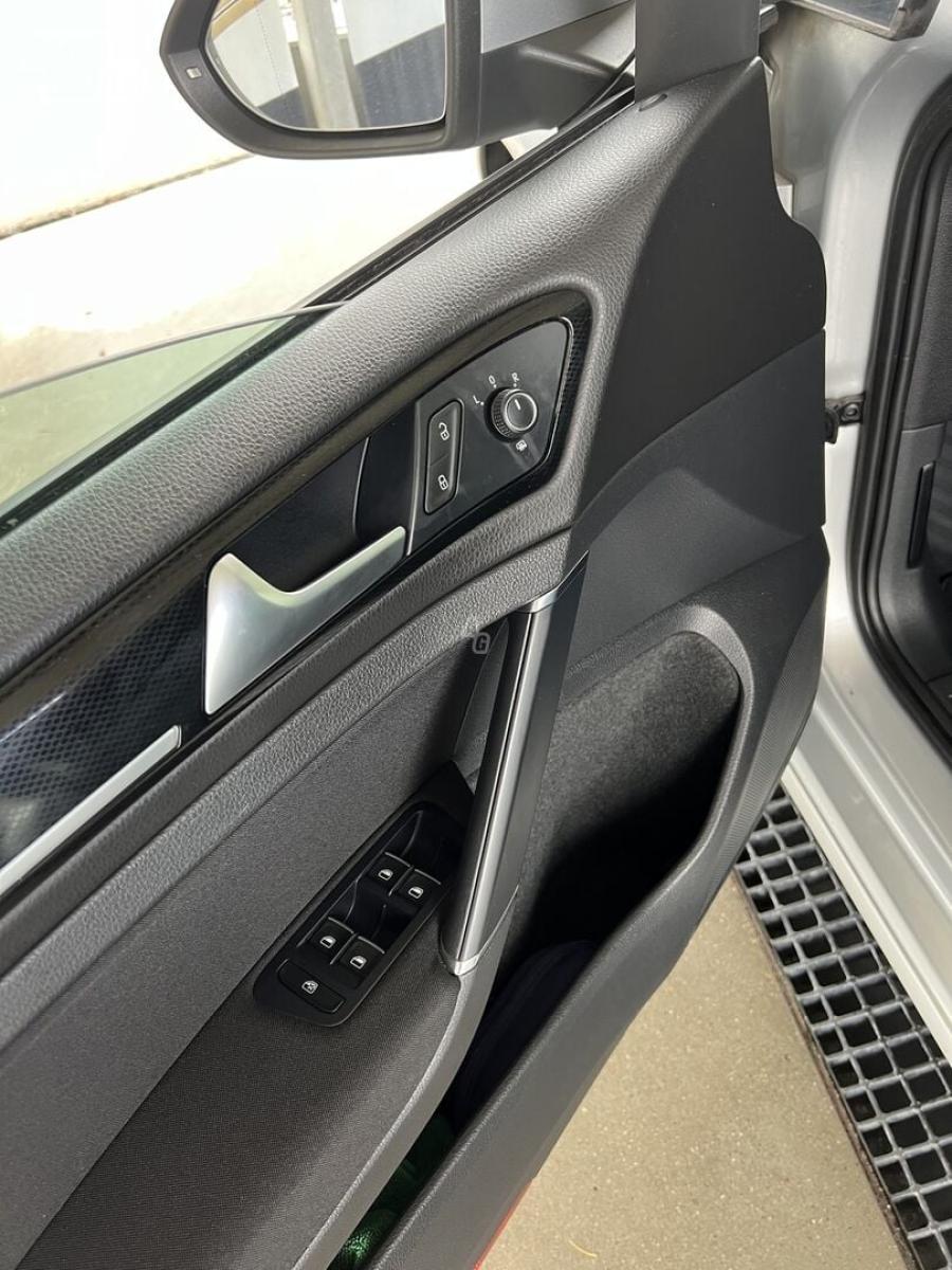 Grey Volkswagen Golf 2013 in Kaunas, with an engine capacity of 2.00 L and mileage of 260 thousand km for 8500 €, photo 10 on AUTOMOTO.COM.LV