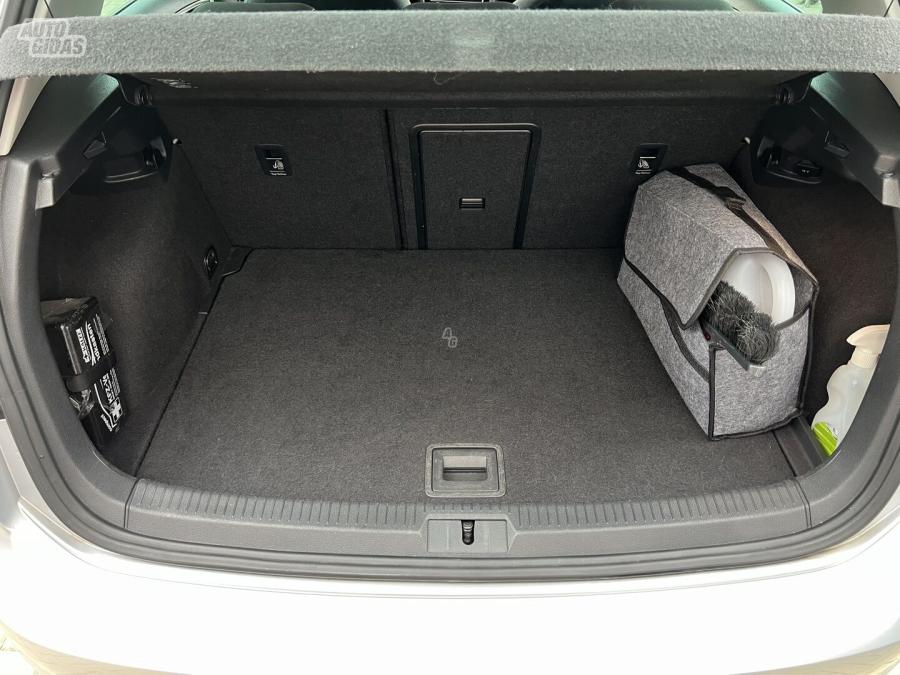 Grey Volkswagen Golf 2013 in Kaunas, with an engine capacity of 2.00 L and mileage of 260 thousand km for 8500 €, photo 12 on AUTOMOTO.COM.LV
