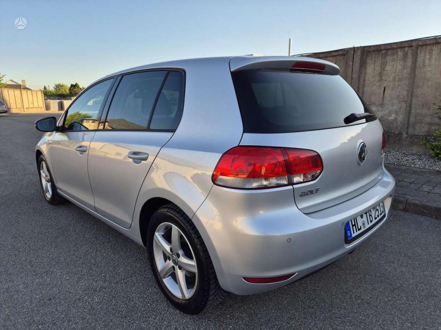 Pelēks Volkswagen Golf 2013 Mažeikiai, ar dzinēja tilpumu 1.20 L un nobraukumu 145 tūkst. km par 4750 €, foto 4 vietnē AUTOMOTO.COM.LV