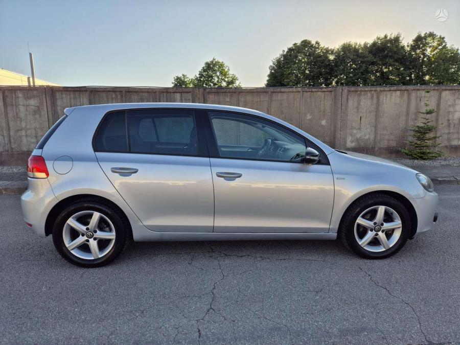 Pelēks Volkswagen Golf 2013 Mažeikiai, ar dzinēja tilpumu 1.20 L un nobraukumu 145 tūkst. km par 4750 €, foto 6 vietnē AUTOMOTO.COM.LV
