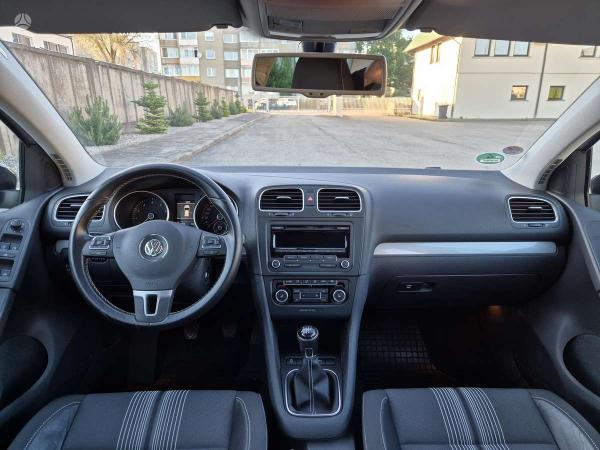 Grey Volkswagen Golf 2013 in Mazeikiai, with an engine capacity of 1.20 L and mileage of 145 thousand km for 4750 €, photo 9 on AUTOMOTO.COM.LV