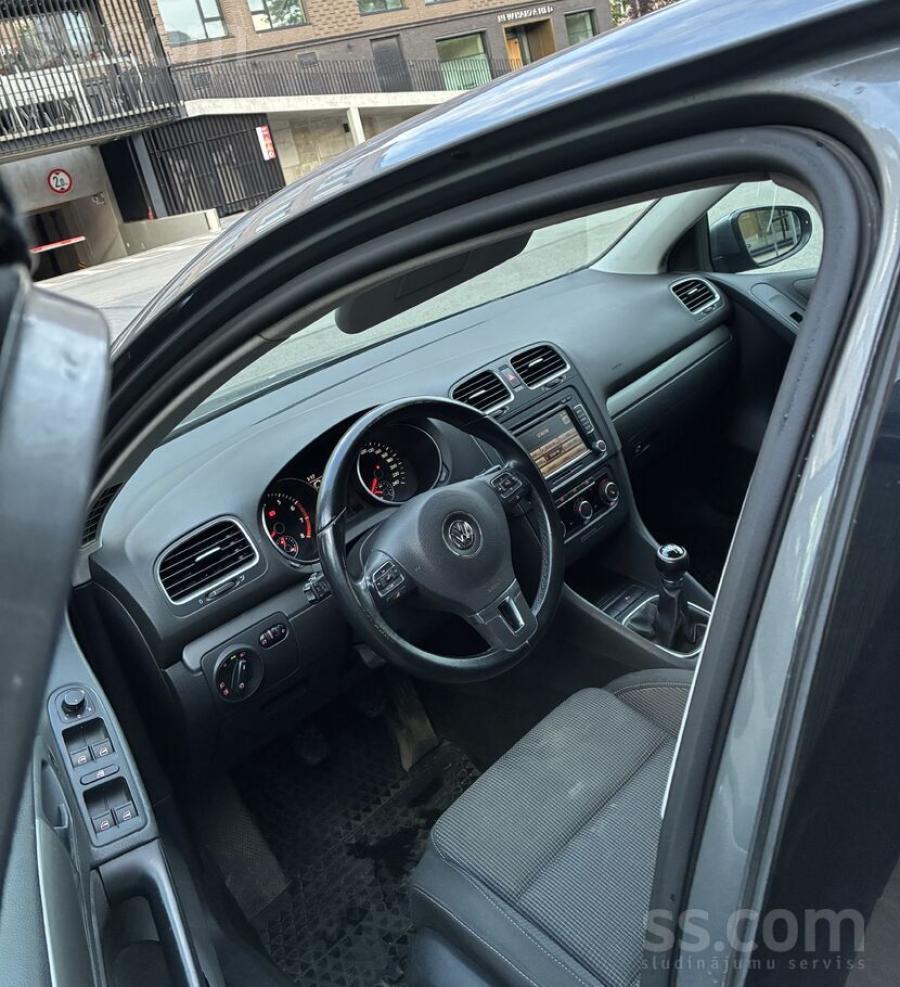 Grey Volkswagen Golf 2013 in Riga, with an engine capacity of 1.40 L and mileage of 246 thousand km for 2100 €, photo 8 on AUTOMOTO.COM.LV
