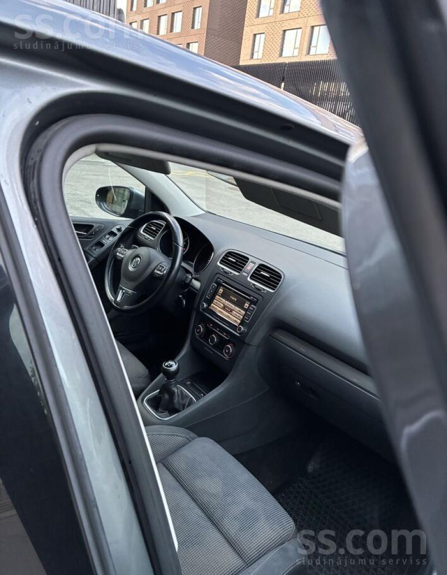 Grey Volkswagen Golf 2013 in Riga, with an engine capacity of 1.40 L and mileage of 246 thousand km for 2100 €, photo 9 on AUTOMOTO.COM.LV