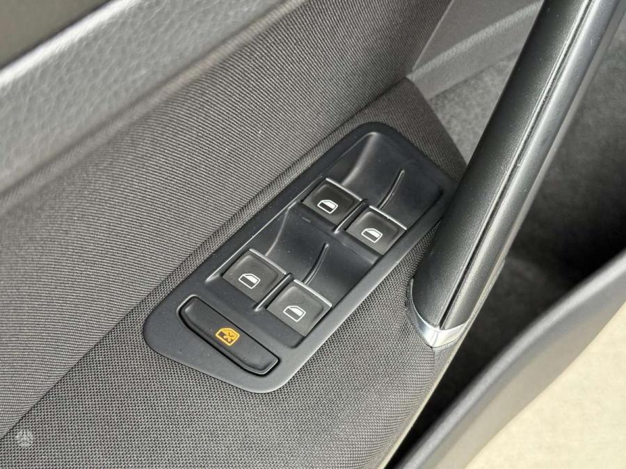 Pelēks Volkswagen Golf 2013 Viļņa, ar dzinēja tilpumu 1.60 L un nobraukumu 276 tūkst. km par 7200 €, foto 13 vietnē AUTOMOTO.COM.LV