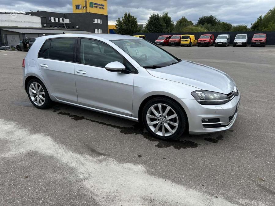 Grey Volkswagen Golf 2013 in Kaunas, with an engine capacity of 2.00 L and mileage of 261 thousand km for 8250 €, photo 4 on AUTOMOTO.COM.LV