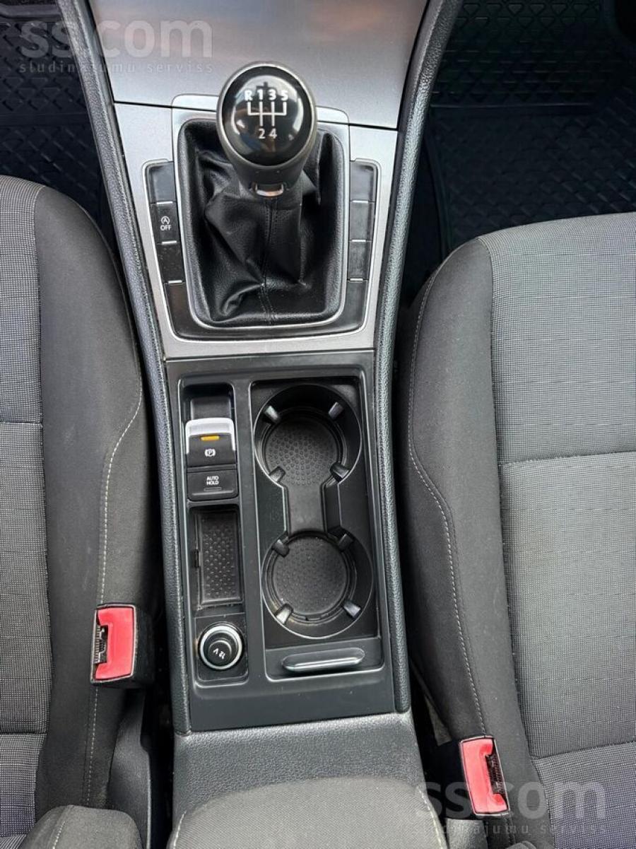 Pelēks Volkswagen Golf 2013 Rīga, ar dzinēja tilpumu 1.60 L un nobraukumu 329 tūkst. km par 3200 €, foto 14 vietnē AUTOMOTO.COM.LV