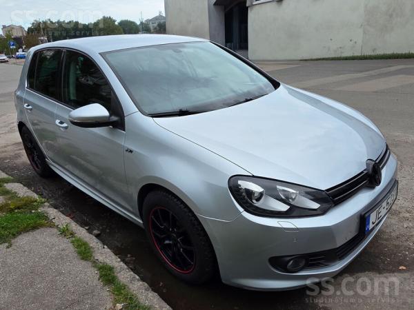 Grey Volkswagen Golf 2013 in Riga, with an engine capacity of 1.60 L and mileage of 142 thousand km for 4600 €, photo 3 on AUTOMOTO.COM.LV